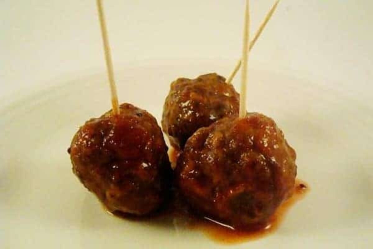 Saucy Meatball Appetizer Recipe | Mel's Kitchen Cafe