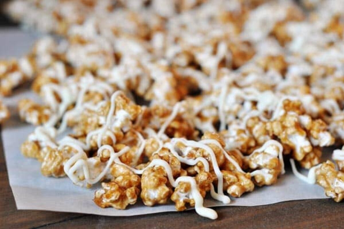 Cinnamon Roll Caramel Popcorn | Mel's Kitchen Cafe