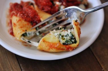 Cheesy Spinach Stuffed Pasta Shells | Mel's Kitchen Cafe