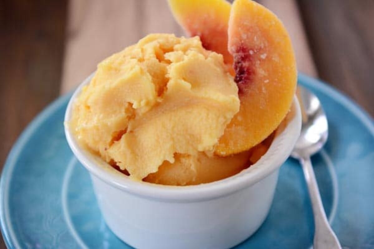 Homemade Peach Frozen Yogurt | Mel's Kitchen Cafe