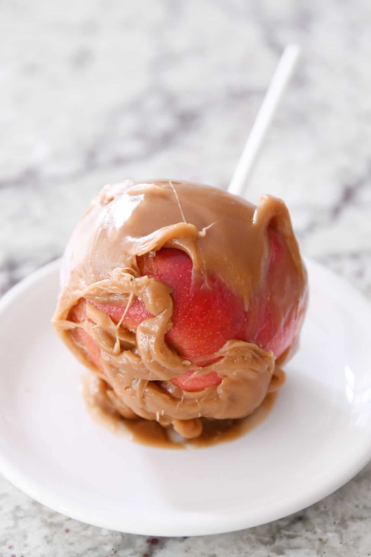 Perfect Homemade Caramel Apples | Mel's Kitchen Cafe