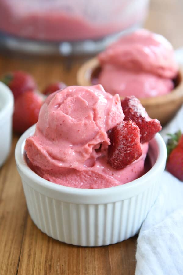 Easy Homemade Strawberry Frozen Yogurt
