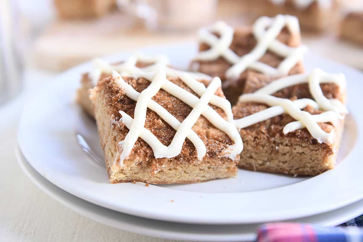 Cinnamon Roll Blondie Bars - Mel's Kitchen Cafe