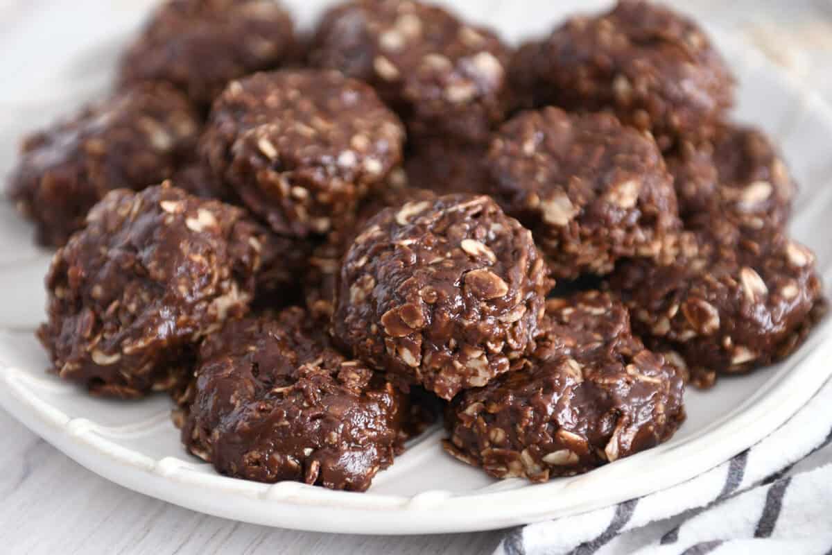 My Favorite Chocolate No-Bake Cookies - Mel's Kitchen Cafe