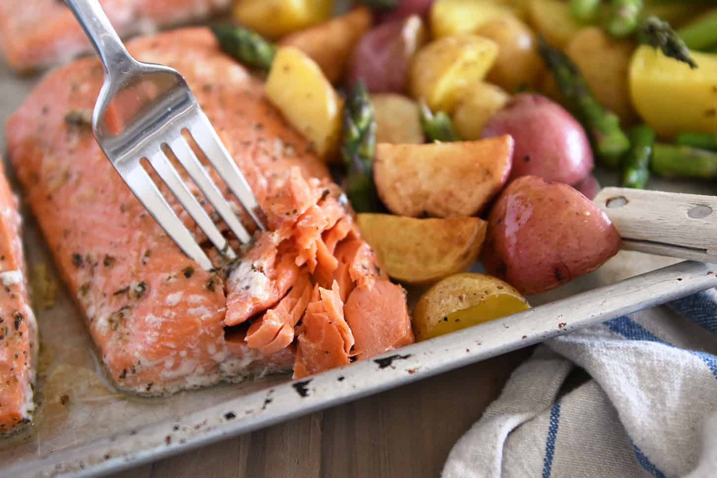 Sheet Pan Lemon Garlic Salmon with Potatoes and Asparagus - Mel's ...